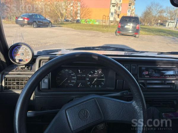 Серый Фольксваген Джетта 1985 в Лиепая, объемом двигателя 1.80 л и пробегом 187 тыс. км за 400 €, фото 4 на AUTOMOTO.COM.LV
