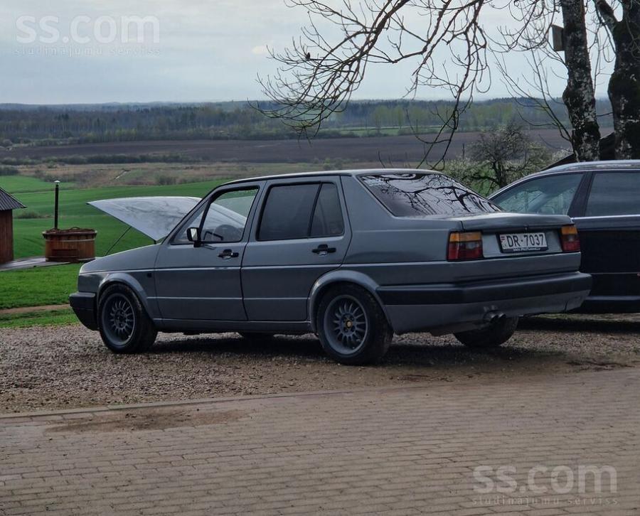 Pelēks Volkswagen Jetta 1986 Liepāja, ar dzinēja tilpumu 1.90 L un nobraukumu 278 tūkst. km par 1800 €, foto 1 vietnē AUTOMOTO.COM.LV