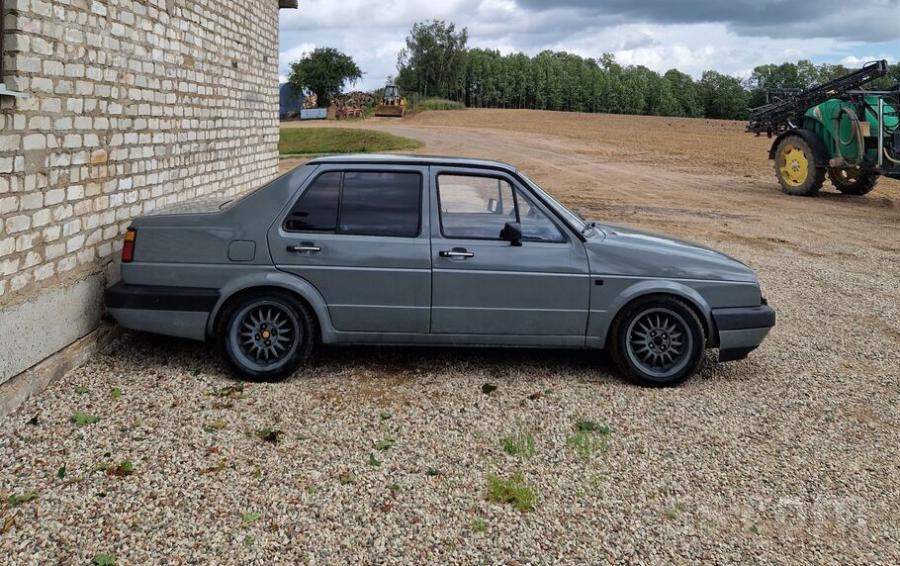 Pelēks Volkswagen Jetta 1986 Liepāja, ar dzinēja tilpumu 1.90 L un nobraukumu 278 tūkst. km par 1800 €, foto 3 vietnē AUTOMOTO.COM.LV