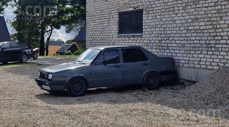 Pelēks Volkswagen Jetta 1986 Liepāja, ar dzinēja tilpumu 1.90 L un nobraukumu 278 tūkst. km par 1800 €, foto 4 vietnē AUTOMOTO.COM.LV