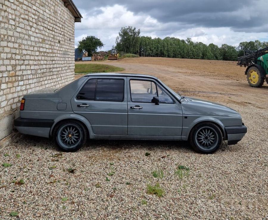 Pelēks Volkswagen Jetta 1986 Liepāja, ar dzinēja tilpumu 1.90 L un nobraukumu 278 tūkst. km par 1500 €, foto 4 vietnē AUTOMOTO.COM.LV