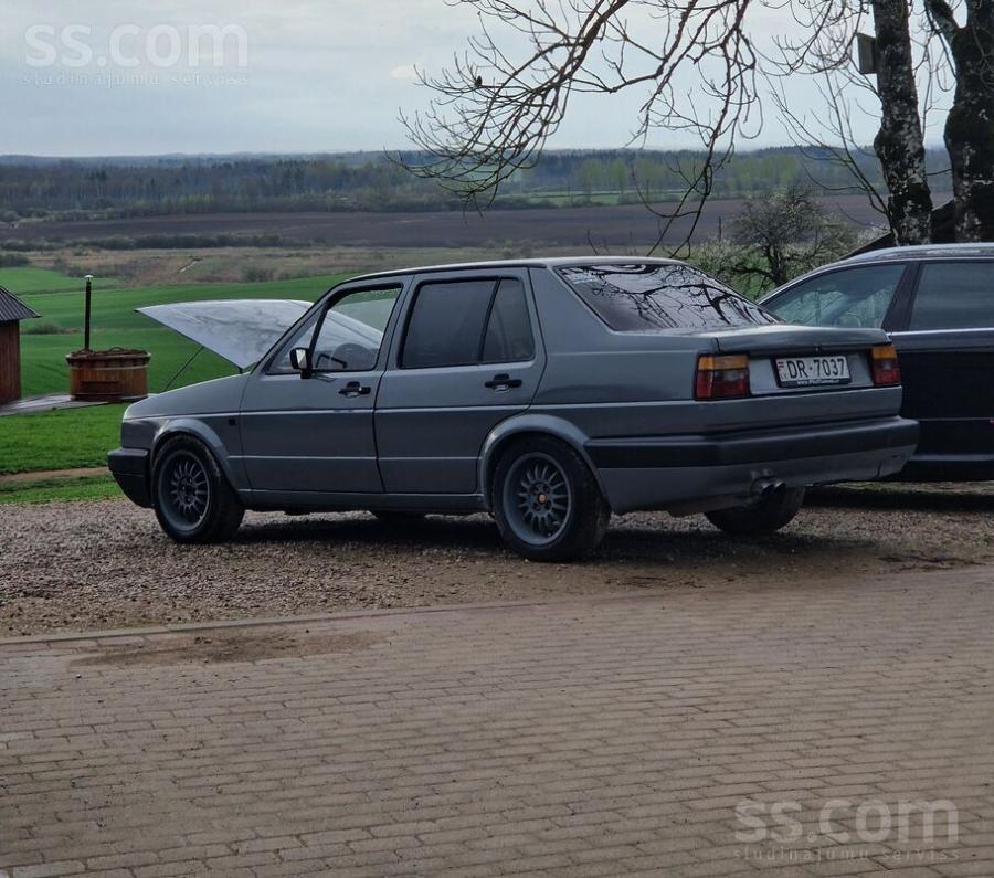 Pelēks Volkswagen Jetta 1986 Liepāja, ar dzinēja tilpumu 1.90 L un nobraukumu 278 tūkst. km par 1500 €, foto 6 vietnē AUTOMOTO.COM.LV