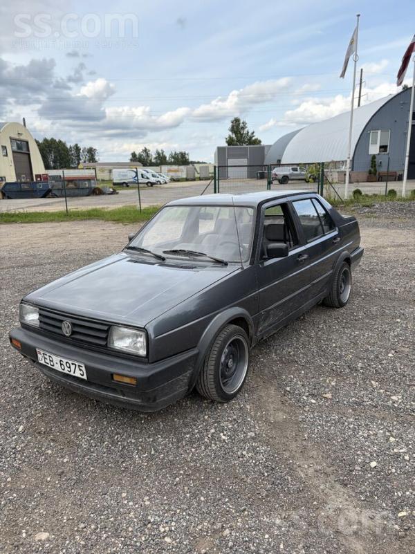 Grey Volkswagen Jetta 1989 in Ogre, with an engine capacity of 1.60 L and mileage of 300 thousand km for 1000 €, photo 1 on AUTOMOTO.COM.LV