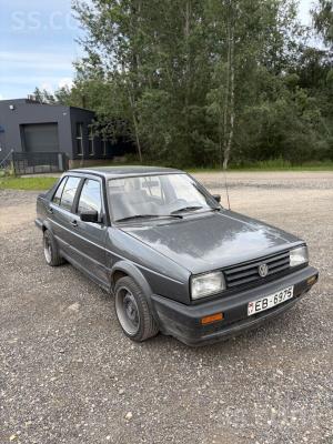 Grey Volkswagen Jetta 1989 in Ogre, with an engine capacity of 1.60 L and mileage of 300 thousand km for 1000 €, photo 3 on AUTOMOTO.COM.LV