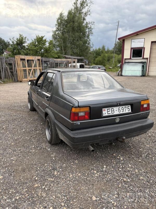 Grey Volkswagen Jetta 1989 in Ogre, with an engine capacity of 1.60 L and mileage of 300 thousand km for 1000 €, photo 4 on AUTOMOTO.COM.LV