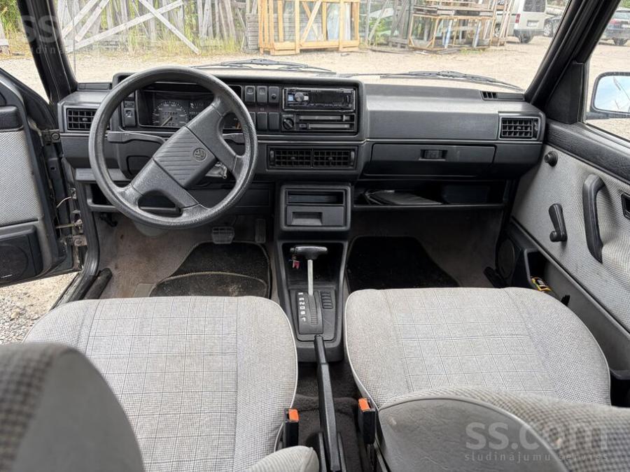 Grey Volkswagen Jetta 1989 in Ogre, with an engine capacity of 1.60 L and mileage of 300 thousand km for 1000 €, photo 7 on AUTOMOTO.COM.LV