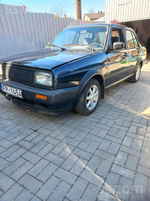 Grey Volkswagen Jetta 1991 in Daugavpils, with an engine capacity of 1.60 L and mileage of 370 thousand km for 1600 €, photo 1 on AUTOMOTO.COM.LV