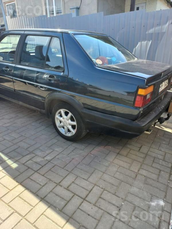 Grey Volkswagen Jetta 1991 in Daugavpils, with an engine capacity of 1.60 L and mileage of 370 thousand km for 1600 €, photo 4 on AUTOMOTO.COM.LV