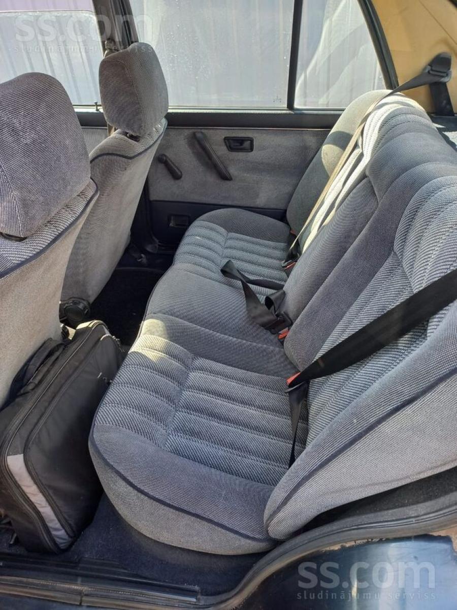 Pelēks Volkswagen Jetta 1991 Daugavpils, ar dzinēja tilpumu 1.60 L un nobraukumu 370 tūkst. km par 1600 €, foto 8 vietnē AUTOMOTO.COM.LV