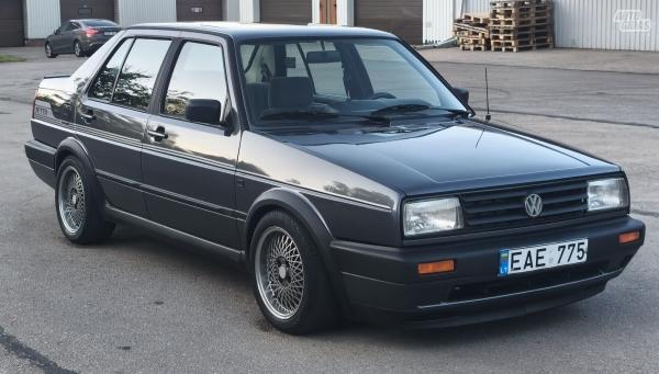 Pelēks Volkswagen Jetta 1991 Alīta, ar dzinēja tilpumu 1.60 L un nobraukumu 170 tūkst. km par 3100 €, foto 1 vietnē AUTOMOTO.COM.LV