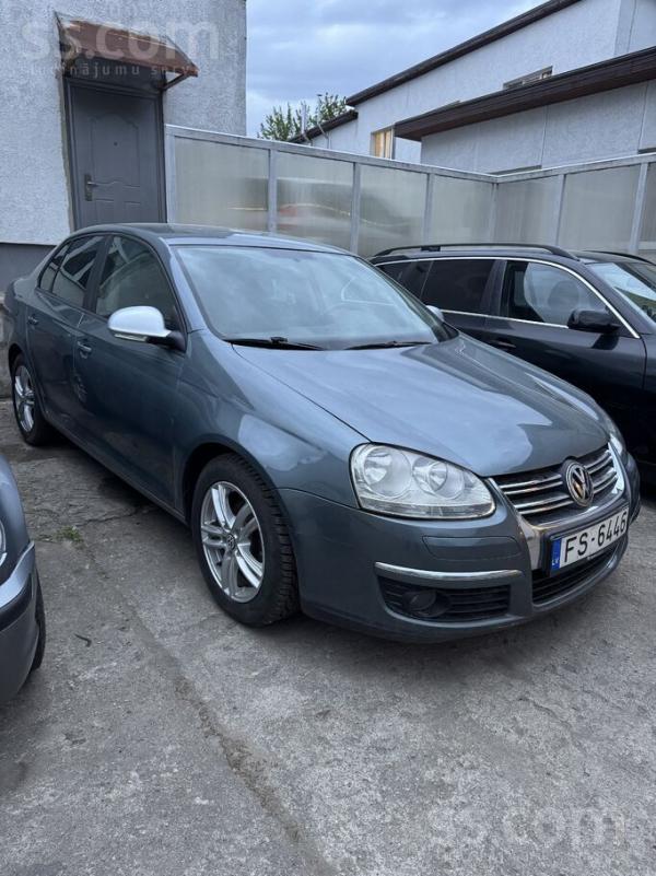 Pelēks Volkswagen Jetta 2005 Rīga, ar dzinēja tilpumu 1.90 L un nobraukumu 326 tūkst. km par 1500 €, foto 3 vietnē AUTOMOTO.COM.LV