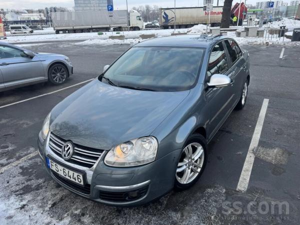 Grey Volkswagen Jetta 2005 in Riga, with an engine capacity of 1.90 L and mileage of 327 thousand km for 1500 €, photo 8 on AUTOMOTO.COM.LV