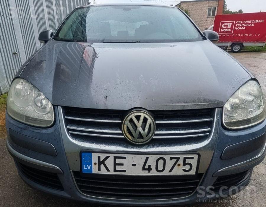 Grey Volkswagen Jetta 2005 in Jekabpils, with an engine capacity of 1.90 L and mileage of 422 thousand km for 1200 €, photo 3 on AUTOMOTO.COM.LV
