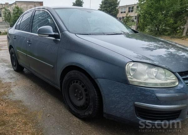 Pelēks Volkswagen Jetta 2005 Jēkabpils, ar dzinēja tilpumu 1.90 L un nobraukumu 422 tūkst. km par 1200 €, foto 3 vietnē AUTOMOTO.COM.LV
