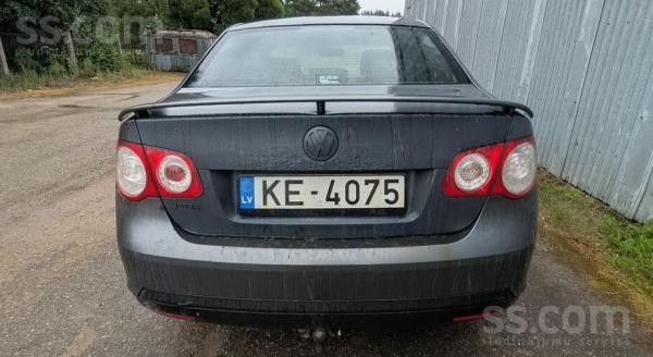 Pelēks Volkswagen Jetta 2005 Jēkabpils, ar dzinēja tilpumu 1.90 L un nobraukumu 422 tūkst. km par 1200 €, foto 5 vietnē AUTOMOTO.COM.LV
