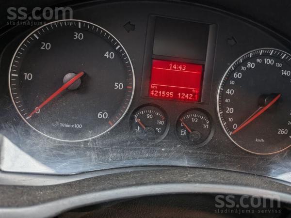 Pelēks Volkswagen Jetta 2005 Jēkabpils, ar dzinēja tilpumu 1.90 L un nobraukumu 422 tūkst. km par 1200 €, foto 7 vietnē AUTOMOTO.COM.LV
