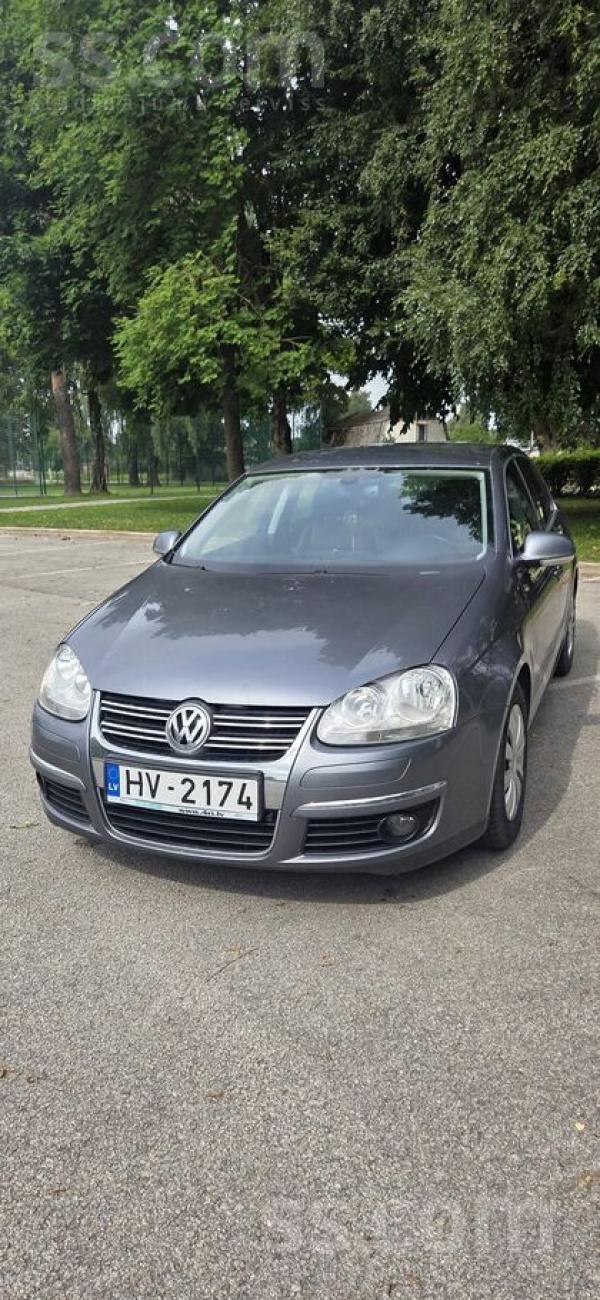 Grey Volkswagen Jetta 2005 in Bauska, with an engine capacity of 1.90 L and mileage of 264 thousand km for 2100 €, photo 1 on AUTOMOTO.COM.LV