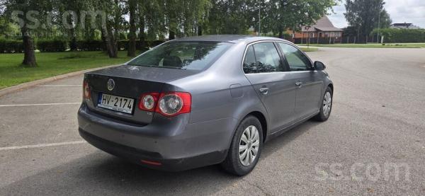 Grey Volkswagen Jetta 2005 in Bauska, with an engine capacity of 1.90 L and mileage of 264 thousand km for 2100 €, photo 2 on AUTOMOTO.COM.LV