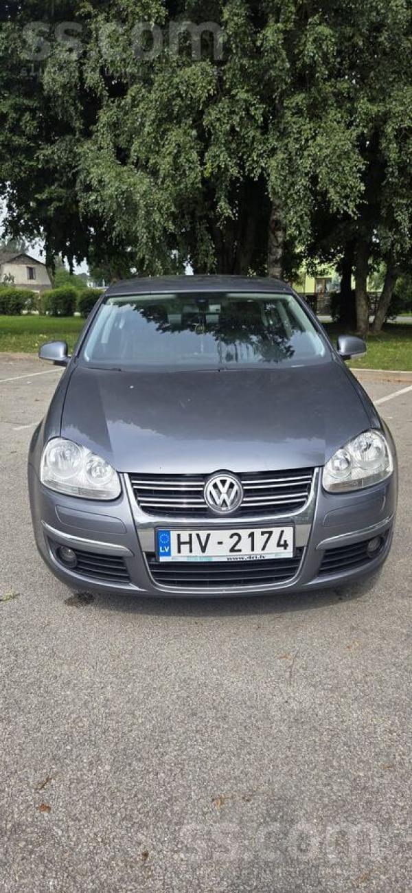 Grey Volkswagen Jetta 2005 in Bauska, with an engine capacity of 1.90 L and mileage of 264 thousand km for 2100 €, photo 3 on AUTOMOTO.COM.LV