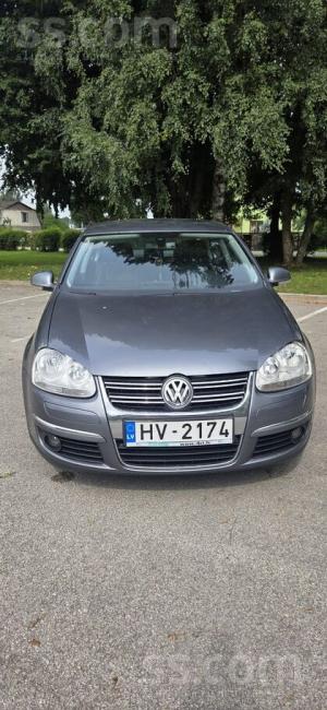 Grey Volkswagen Jetta 2005 in Bauska, with an engine capacity of 1.90 L and mileage of 264 thousand km for 2100 €, photo 4 on AUTOMOTO.COM.LV
