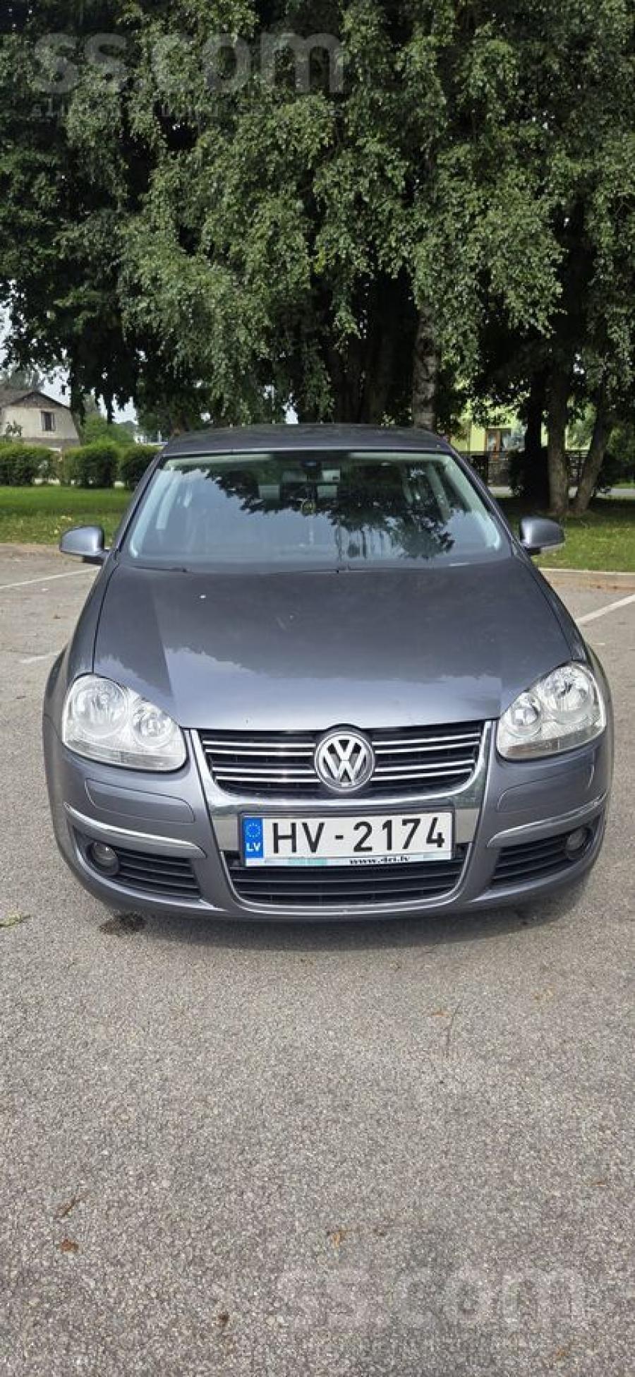 Grey Volkswagen Jetta 2005 in Bauska, with an engine capacity of 1.90 L and mileage of 264 thousand km for 2100 €, photo 4 on AUTOMOTO.COM.LV