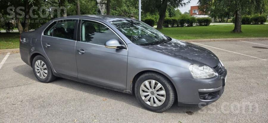 Grey Volkswagen Jetta 2005 in Bauska, with an engine capacity of 1.90 L and mileage of 264 thousand km for 2100 €, photo 7 on AUTOMOTO.COM.LV