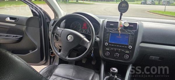 Grey Volkswagen Jetta 2005 in Bauska, with an engine capacity of 1.90 L and mileage of 264 thousand km for 2100 €, photo 8 on AUTOMOTO.COM.LV