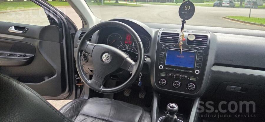 Grey Volkswagen Jetta 2005 in Bauska, with an engine capacity of 1.90 L and mileage of 264 thousand km for 2100 €, photo 9 on AUTOMOTO.COM.LV