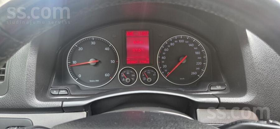 Grey Volkswagen Jetta 2005 in Bauska, with an engine capacity of 1.90 L and mileage of 264 thousand km for 2100 €, photo 11 on AUTOMOTO.COM.LV