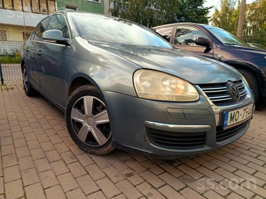Pelēks Volkswagen Jetta 2005 Rīga, ar dzinēja tilpumu 1.90 L un nobraukumu 433 tūkst. km par 1380 €, foto 1 vietnē AUTOMOTO.COM.LV
