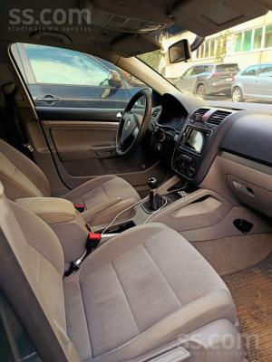Pelēks Volkswagen Jetta 2005 Rīga, ar dzinēja tilpumu 1.90 L un nobraukumu 433 tūkst. km par 1380 €, foto 8 vietnē AUTOMOTO.COM.LV