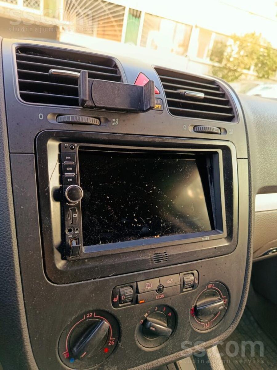 Pelēks Volkswagen Jetta 2005 Rīga, ar dzinēja tilpumu 1.90 L un nobraukumu 433 tūkst. km par 1380 €, foto 10 vietnē AUTOMOTO.COM.LV
