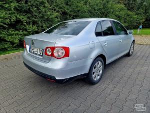 Pelēks Volkswagen Jetta 2006 Kaišiadorys, ar dzinēja tilpumu 1.90 L un nobraukumu 270 tūkst. km par 1500 €, foto 4 vietnē AUTOMOTO.COM.LV