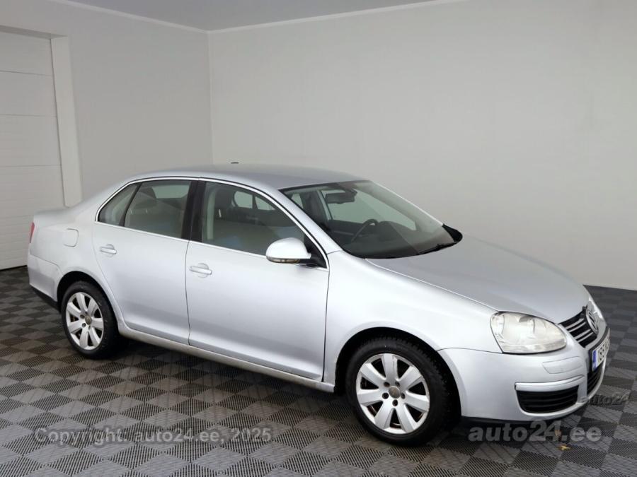 Pelēks Volkswagen Jetta 2006 Tallina, ar dzinēja tilpumu 1.60 L un nobraukumu 289 tūkst. km par 899 €, foto 1 vietnē AUTOMOTO.COM.LV
