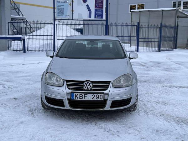 Grey Volkswagen Jetta 2006 in Vilnius, with an engine capacity of 1.98 L and mileage of 200 thousand km for 999 €, photo 3 on AUTOMOTO.COM.LV