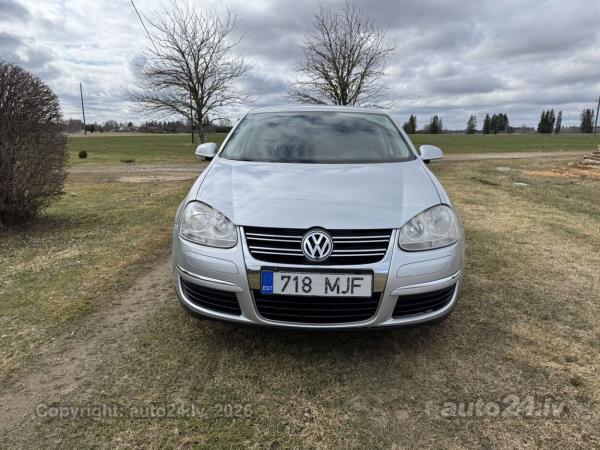 Grey Volkswagen Jetta 2006 in Rakvere, with an engine capacity of 2.00 L and mileage of 399 thousand km for 999 €, photo 2 on AUTOMOTO.COM.LV