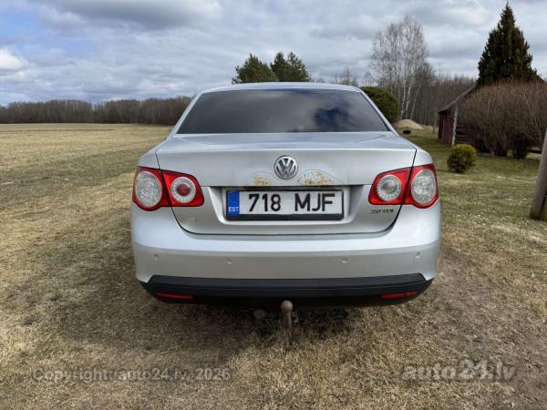 Grey Volkswagen Jetta 2006 in Rakvere, with an engine capacity of 2.00 L and mileage of 399 thousand km for 999 €, photo 5 on AUTOMOTO.COM.LV