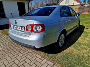 Pelēks Volkswagen Jetta 2006 Kaišiadorys, ar dzinēja tilpumu 1.90 L un nobraukumu 270 tūkst. km par 1500 €, foto  vietnē AUTOMOTO.COM.LV