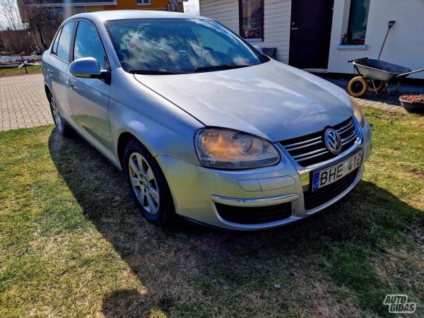 Pelēks Volkswagen Jetta 2006 Kaišiadorys, ar dzinēja tilpumu 1.90 L un nobraukumu 270 tūkst. km par 1500 €, foto 2 vietnē AUTOMOTO.COM.LV
