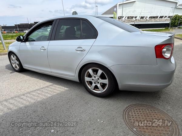 Grey Volkswagen Jetta 2006 in Tallinn, with an engine capacity of 1.90 L and mileage of 212 thousand km for 3250 €, photo 4 on AUTOMOTO.COM.LV