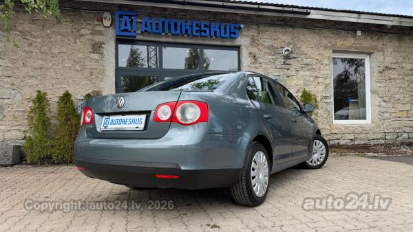 Grey Volkswagen Jetta 2006 in Tallinn, with an engine capacity of 1.60 L and mileage of 256 thousand km for 1600 €, photo 2 on AUTOMOTO.COM.LV