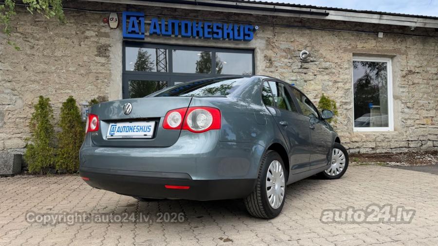 Pelēks Volkswagen Jetta 2006 Tallina, ar dzinēja tilpumu 1.60 L un nobraukumu 256 tūkst. km par 1600 €, foto 3 vietnē AUTOMOTO.COM.LV