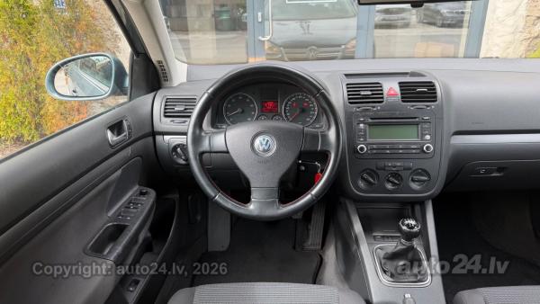 Grey Volkswagen Jetta 2006 in Tallinn, with an engine capacity of 1.60 L and mileage of 256 thousand km for 1600 €, photo 3 on AUTOMOTO.COM.LV