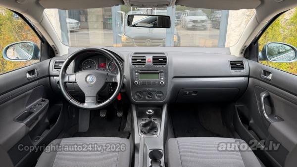 Grey Volkswagen Jetta 2006 in Tallinn, with an engine capacity of 1.60 L and mileage of 256 thousand km for 1600 €, photo 4 on AUTOMOTO.COM.LV