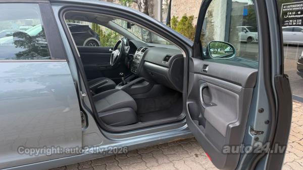 Grey Volkswagen Jetta 2006 in Tallinn, with an engine capacity of 1.60 L and mileage of 256 thousand km for 1600 €, photo 5 on AUTOMOTO.COM.LV