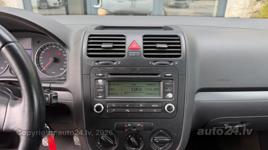 Pelēks Volkswagen Jetta 2006 Tallina, ar dzinēja tilpumu 1.60 L un nobraukumu 256 tūkst. km par 1600 €, foto 11 vietnē AUTOMOTO.COM.LV