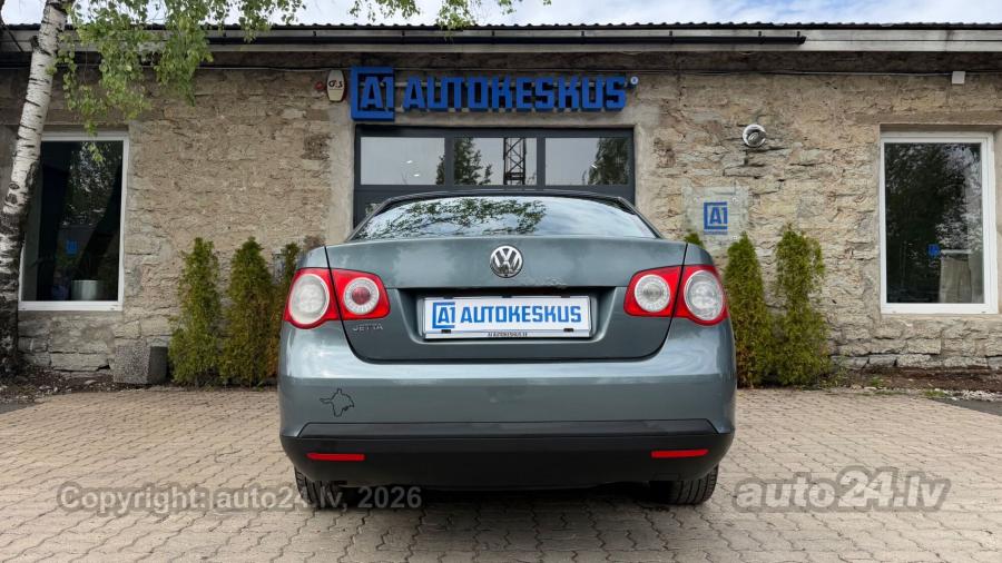 Pelēks Volkswagen Jetta 2006 Tallina, ar dzinēja tilpumu 1.60 L un nobraukumu 256 tūkst. km par 1600 €, foto 13 vietnē AUTOMOTO.COM.LV