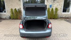 Pelēks Volkswagen Jetta 2006 Tallina, ar dzinēja tilpumu 1.60 L un nobraukumu 256 tūkst. km par 1600 €, foto 14 vietnē AUTOMOTO.COM.LV
