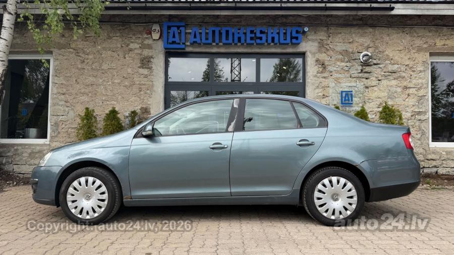 Pelēks Volkswagen Jetta 2006 Tallina, ar dzinēja tilpumu 1.60 L un nobraukumu 256 tūkst. km par 1600 €, foto 15 vietnē AUTOMOTO.COM.LV
