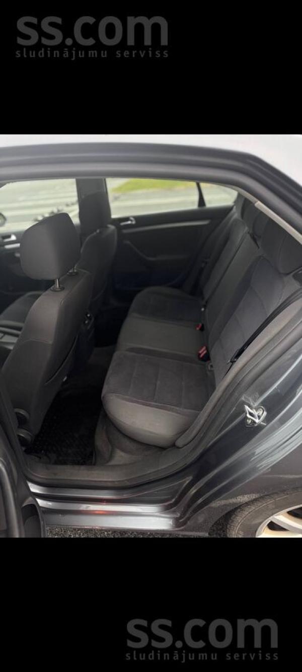 Grey Volkswagen Jetta 2006 in Riga, with an engine capacity of 1.60 L and mileage of 355 thousand km for 1600 €, photo 6 on AUTOMOTO.COM.LV